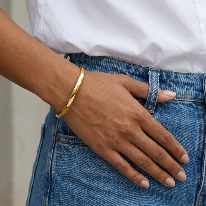 Shop Plain Bangles 6 mm Gold Bracelet for Women - PALMONAS